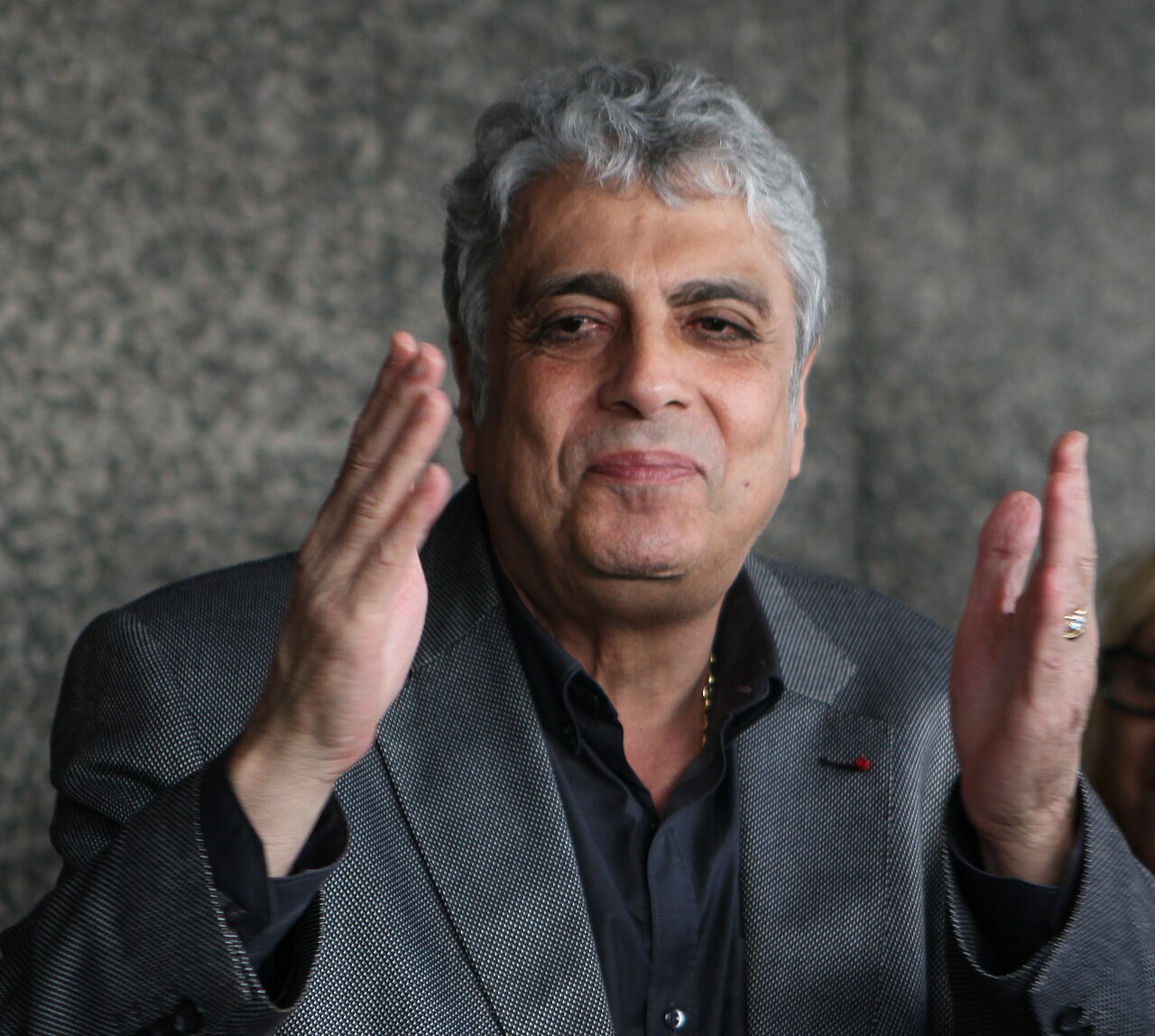 France: LFI appelle à l'annulation d'un concert d'Enrico Macias