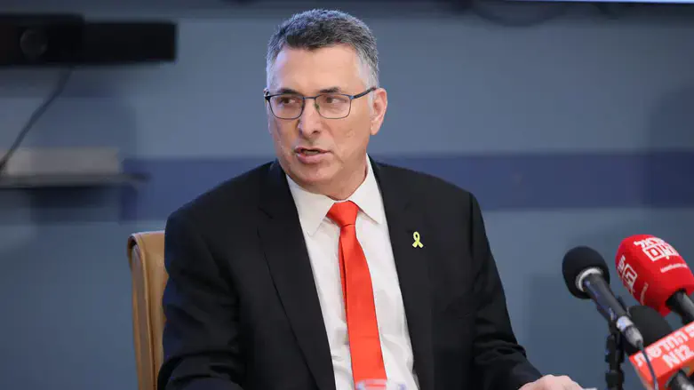 Gideon Sa'ar : le Hezbollah a lancé plus de 7000 missiles vers Israël ...
