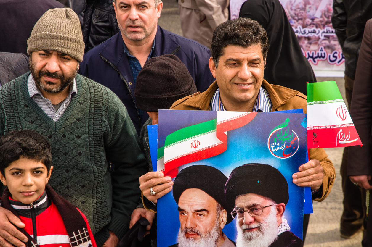 Iran : l'ayatollah Khamenei sort de son bunker pour sa première ...