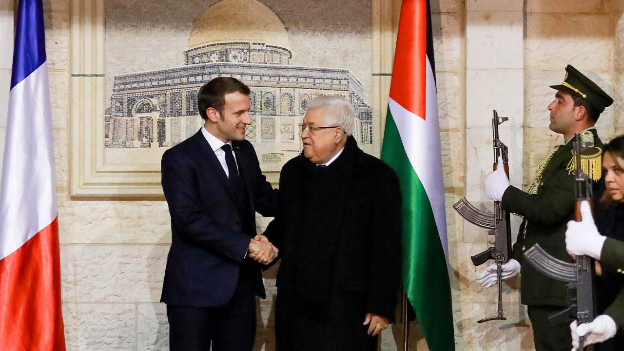 La chute du gouvernement pourrait entraver l'initiative de Macron à l ...