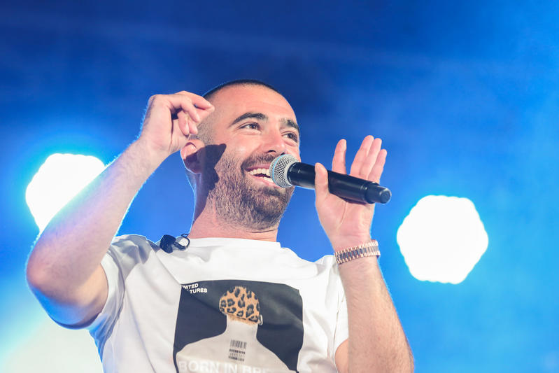 Le chanteur Omer Adam révèle la résolution qu'il a prise il y a deux ans